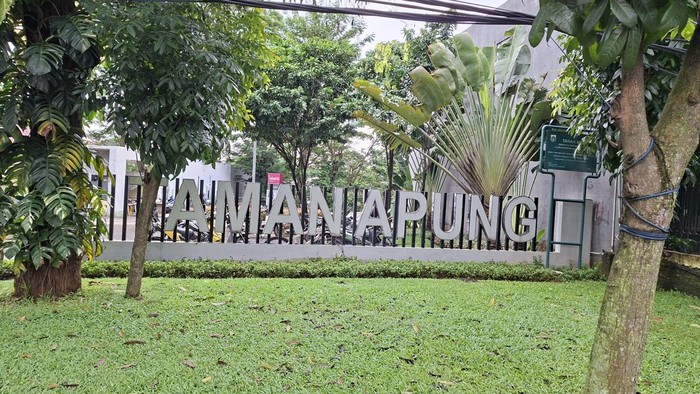 Taman Apung Jadi Oase Hijau Warga Jakarta Timur untuk Bersantai