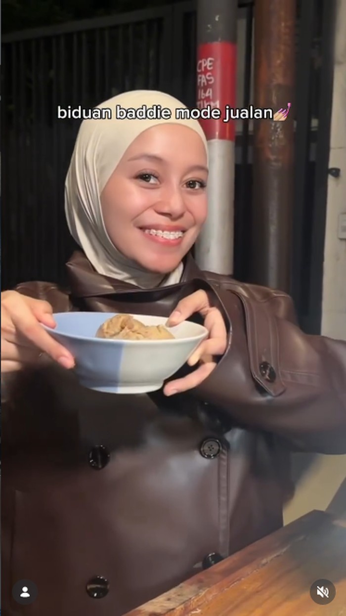 Intip Keseruan Lesti Kejora Jualan Bakso Keliling Pakai Motor