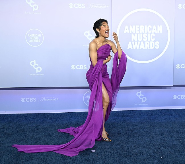 Foto: Hilary Duff dan Deretan Artis Best Dressed American Music Awards 2026