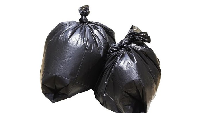 Profesor UI Ingatkan Bahaya Kantong Plastik Hitam untuk Daging Kurban