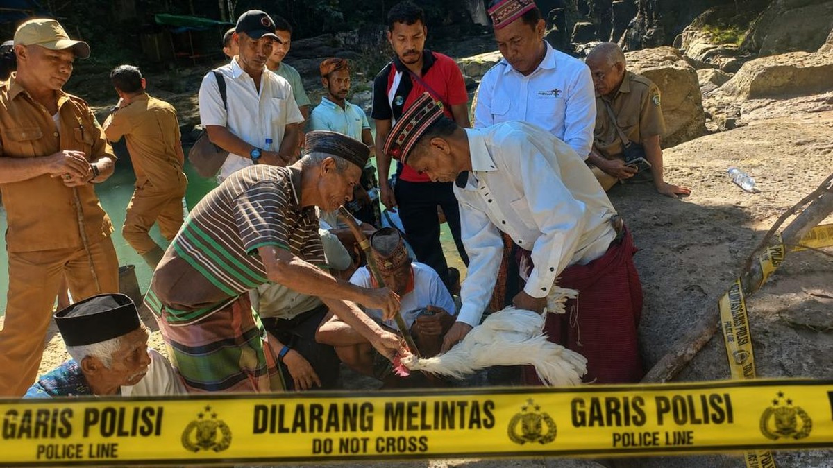 Ritual Adat Congko Wakar Usai 2 Turis Austria Tewas di Air Terjun ...