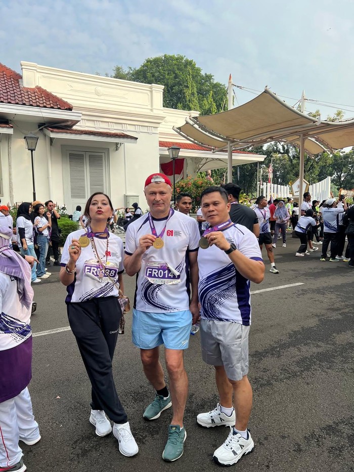 Ayu Azhari Nikmati Pengalaman Jadi Finisher Lomba Lari