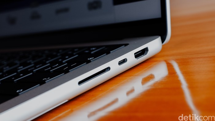 Unboxing MacBook Pro M5 Pro di RI, Laptop AI Apple Rp 40 Jutaan