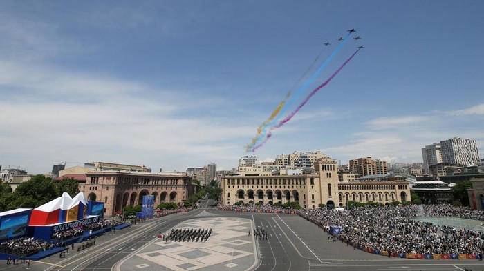 Parade Hari Republik Armenia Tampilkan Kekuatan Militer