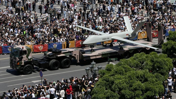 Parade Hari Republik Armenia Tampilkan Kekuatan Militer