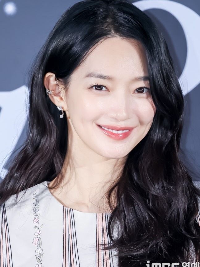 Visualnya Awet Muda, Penampilan Shin Min Ah di Usia 42 Bikin Terpesona