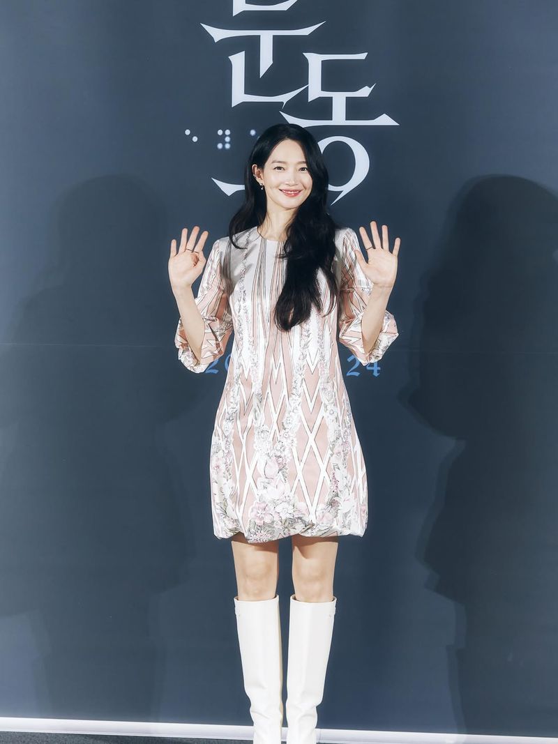 Visualnya Awet Muda, Penampilan Shin Min Ah di Usia 42 Bikin Terpesona