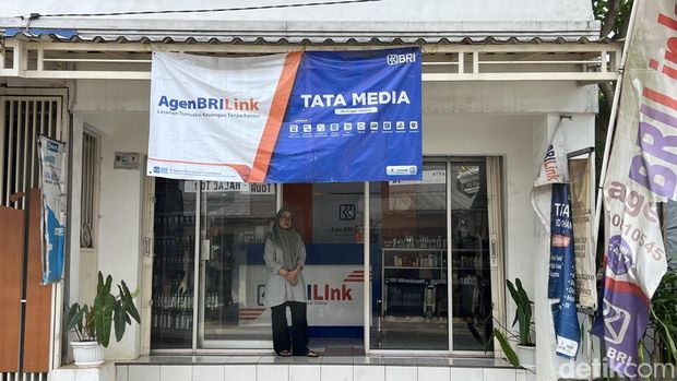 Agen BRILink Bu Elin Jadi Tempat Andalan Warga Cairkan Uang Bansos