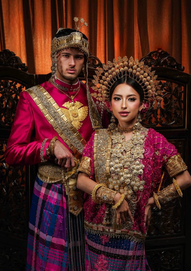 8 Foto Prewedding Jennifer Coppen-Justin Hubner, Melokal Pakai Baju Bodo
