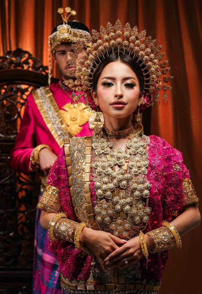 8 Foto Prewedding Jennifer Coppen-Justin Hubner, Melokal Pakai Baju Bodo