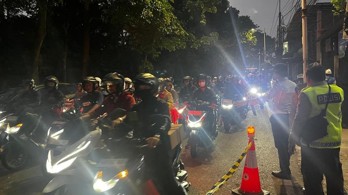 Sudin SDA Jaksel Minta Maaf Perbaikan Jalan Amblas di Lenteng Agung ...