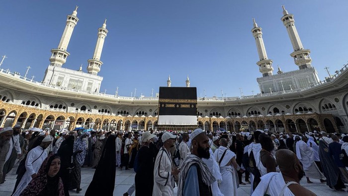 Benarkah Non-Muslim Dilarang Masuk Makkah dan Madinah? Ini Fakta Sebenarnya