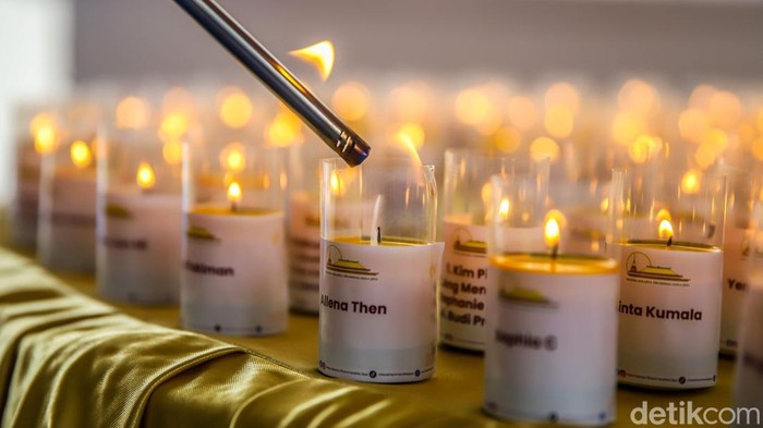 Khidmat Waisak di Jakarta, Umat Buddha Berdoa untuk Kedamaian