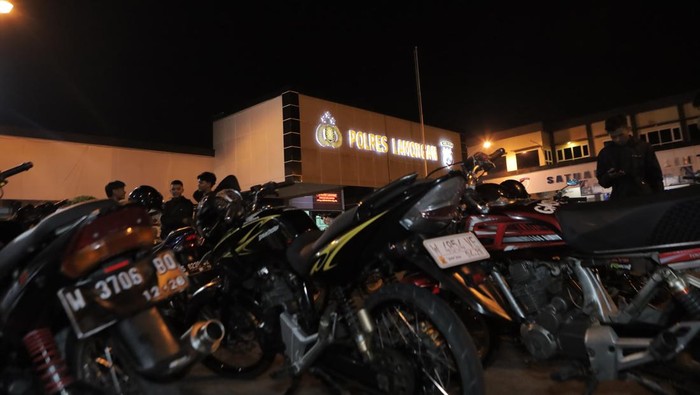 Puluhan Motor Knalpot Brong Ditilang Saat Patroli Skala Besar di Lamongan