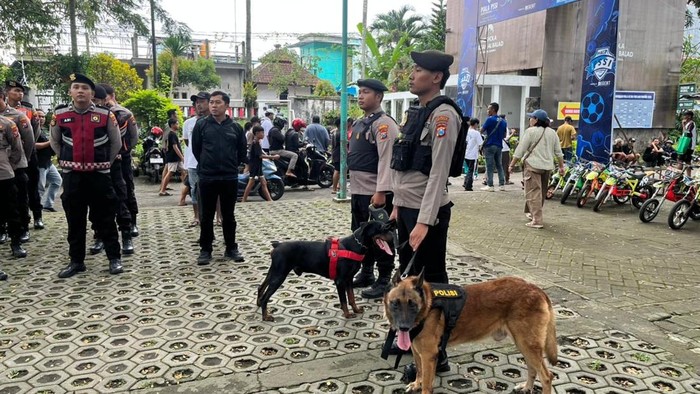 Usai Ricuh, Final Tarkam PSSI Banyuwangi Dijaga 300 Polisi-Anjing K-9