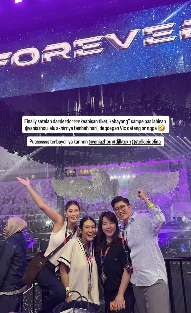 Gaya Para Artis Nonton Konser F4 di Jakarta, Syahrini Tampil Total ...