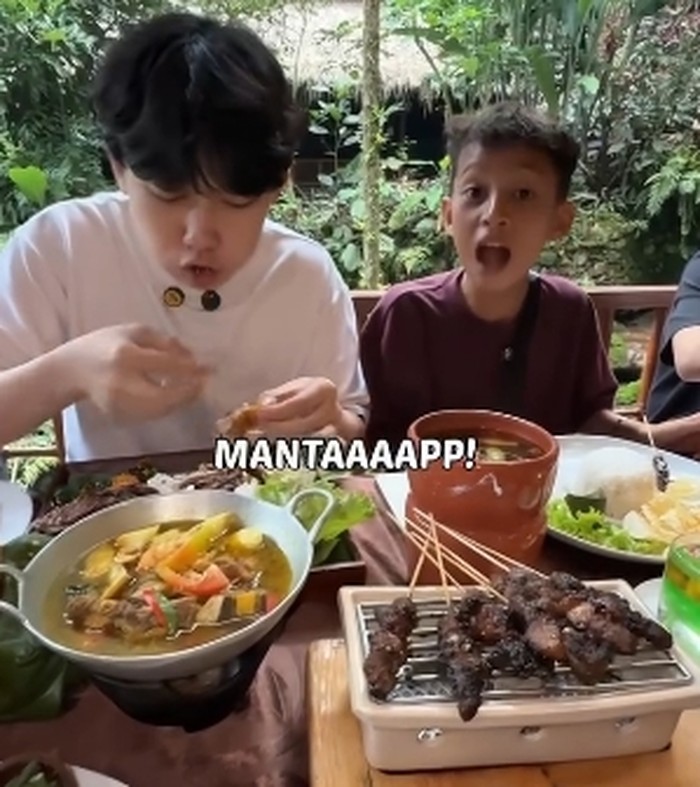 Sederhana! Willie Salim Makan Pecel Lele hingga Traktir Makan Adik Angkat