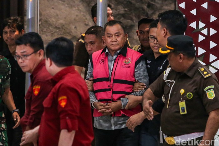 Isi Garasi Sony Sonjaya dan Lodewyk Pusung Tersangka Korupsi MBG