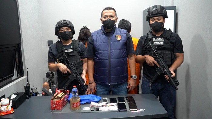 Polisi Ungkap Sabu dalam Botol di Palmerah, Sejoli Pengedar Ditangkap