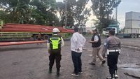 Dua Buruh di Kobar Terjatuh-Dihantam Tiang Listrik, Satu Kritis