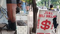 Saat Money Changer Menolak, Dolar Sobek dan Lecek Berakhir di Tangan Mereka