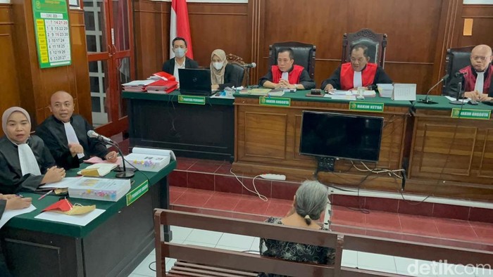 Usai Diusir, Nenek Elina Ungkap Samuel Dkk Embat Sertifikat hingga Makanan