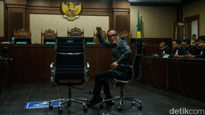 Jelang Sidang Putusan, Immanuel Ebenezer Terima Wayang Bima dari Pendukung