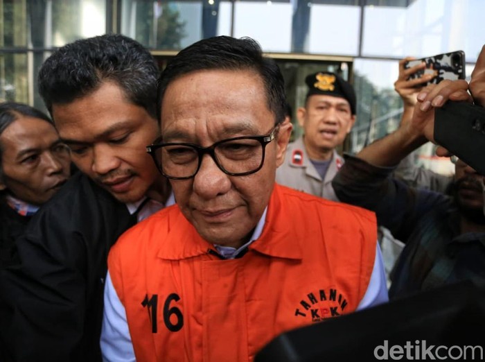 Mantan Plt Dirjen Imigrasi Saffar Godam Ditahan KPK dalam OTT Jakbar
