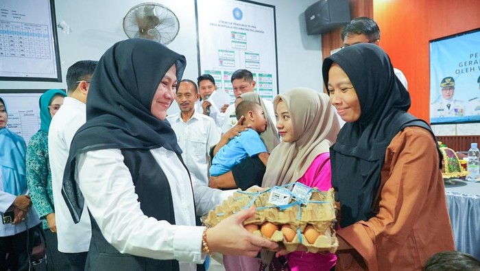Tekan Stunting, Pemkab Gowa Salurkan 200 Paket Makanan Bergizi ke Bumil ...