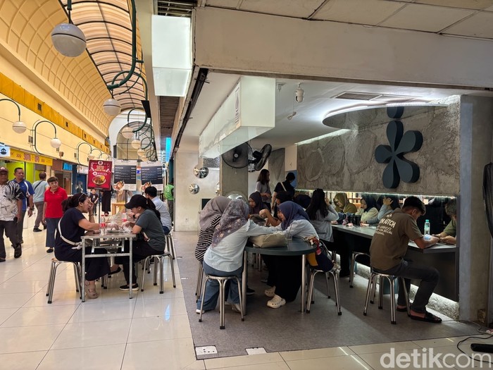 Kulineran ke Blok M Hub? Jangan Lupa Coba 'Sekte' Ayam Pop yang Viral