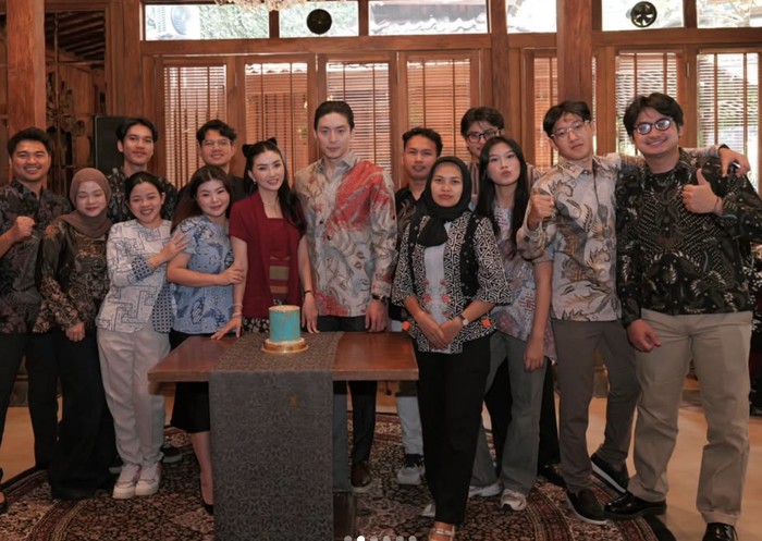 Sarwendah dan Gio Kompak Masak hingga Kulineran Bareng di Eropa