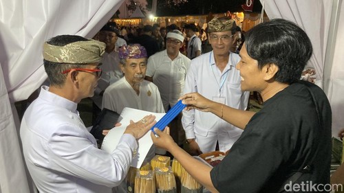 Kala Tunanetra Ajarkan Bupati Baca Huruf Timbul di Festival Literasi ...