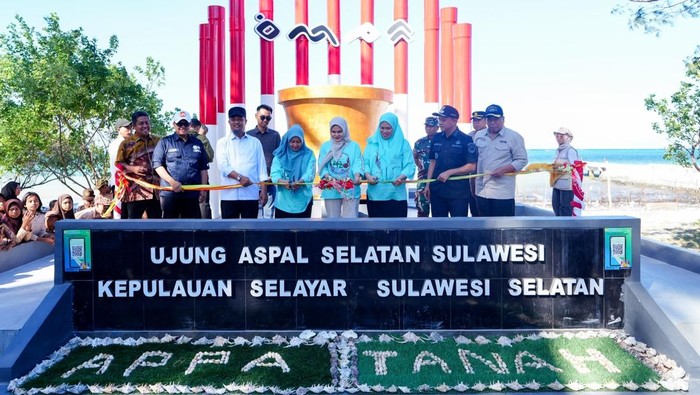 Gubernur Sulsel Resmikan Tugu Ujung Aspal Selatan Sulawesi di Selayar