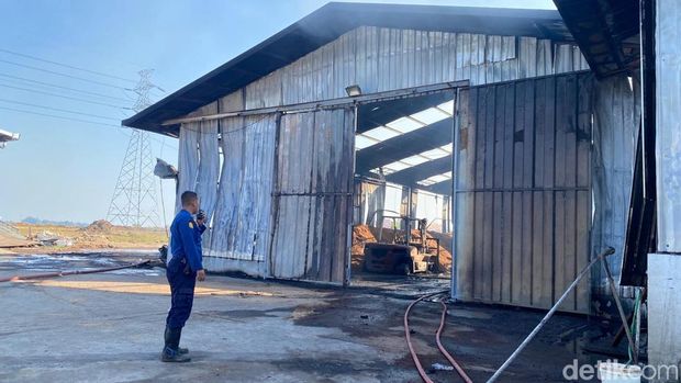 Pabrik Kayu di KIC Semarang Terbakar Pagi Ini