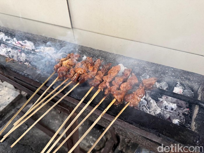 Legend Sejak 1964! Sate Keroncong dalam Gang Jatinegara Ini Tak Bau Prengus