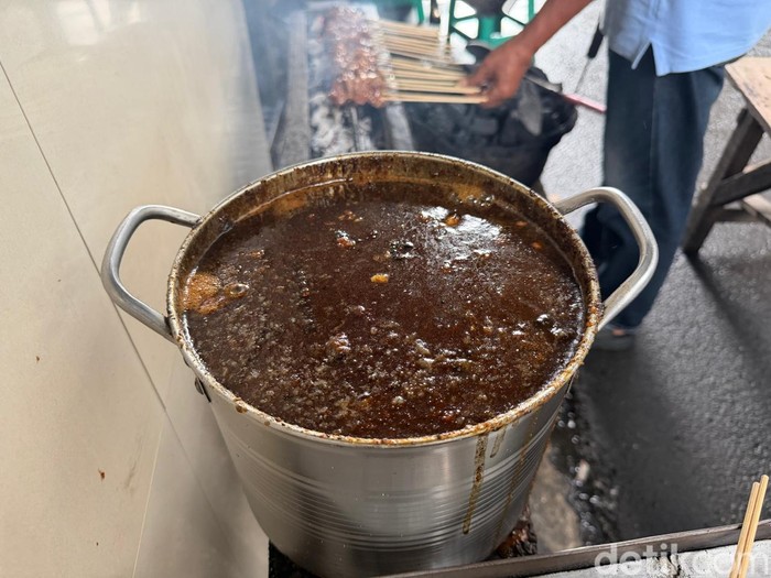 Legend Sejak 1964! Sate Keroncong dalam Gang Jatinegara Ini Tak Bau Prengus