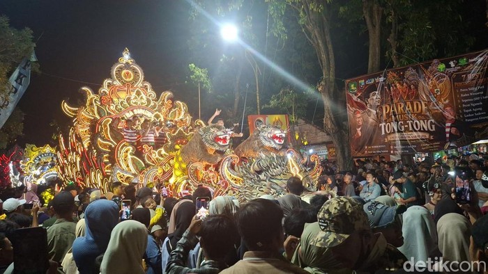 Antusias Warga Sumenep Meriahkan Parade Musik Tong Tong Bulan Bung Karno