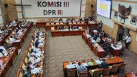Komisi III DPR dan Wamenkum Rapat Panja Bahas DIM RUU Polri