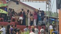 Organ Tunggal Hajatan di Lampung Bikin Tawon Keluar Sarang, Tamu Kocar ...