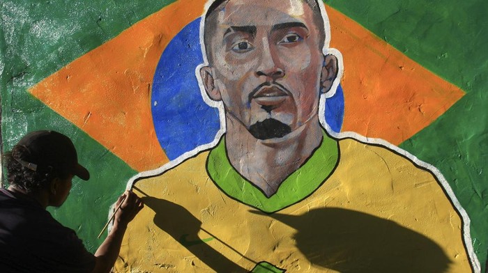 Mural Piala Dunia 2026 Warnai Permukiman Warga di Jayapura