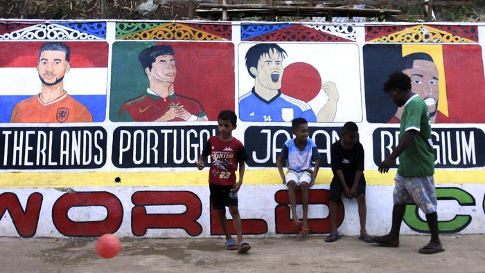 Mural Piala Dunia 2026 Warnai Permukiman Warga di Jayapura
