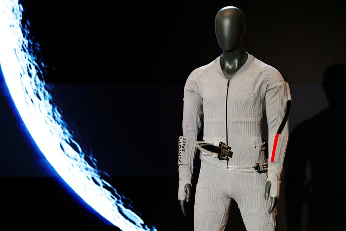 Prada Rambah Industri Antariksa, Rancang Underwear untuk Astronaut NASA