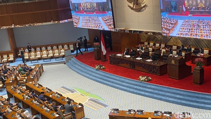 Tok, DPR Sahkan Revisi UU Polri Jadi Undang-undang