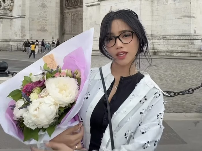 Fuji Full Senyum Liburan di Monaco, Spill Pacar Baru?