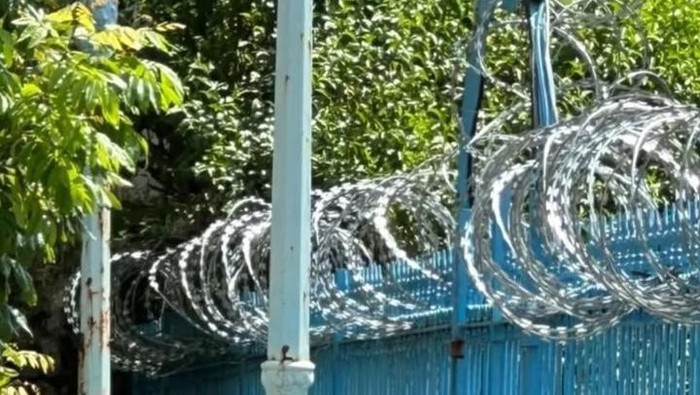 Kubu PB XIV Purbaya Pasang Kawat Berduri di Keraton, Jubir: Demi ...