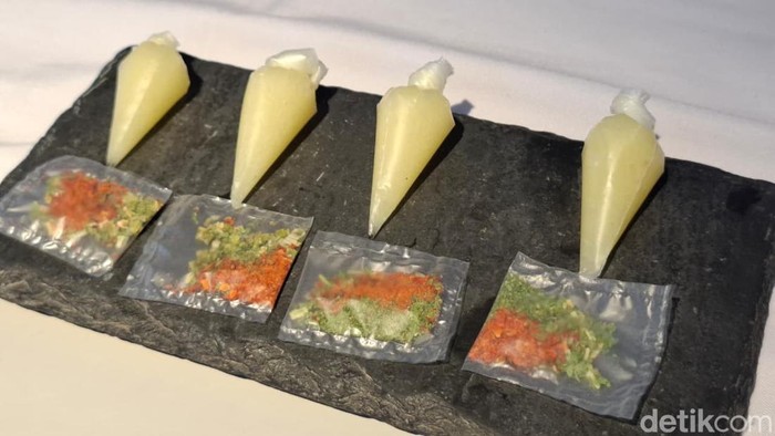 Seru! Chef Andrian Ishak Bawa Menu Molecular Gastronomy ke Food Court