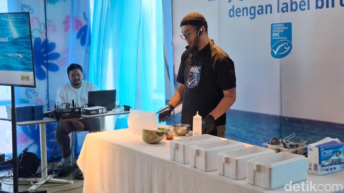 Seru! Chef Andrian Ishak Bawa Menu Molecular Gastronomy ke Food Court