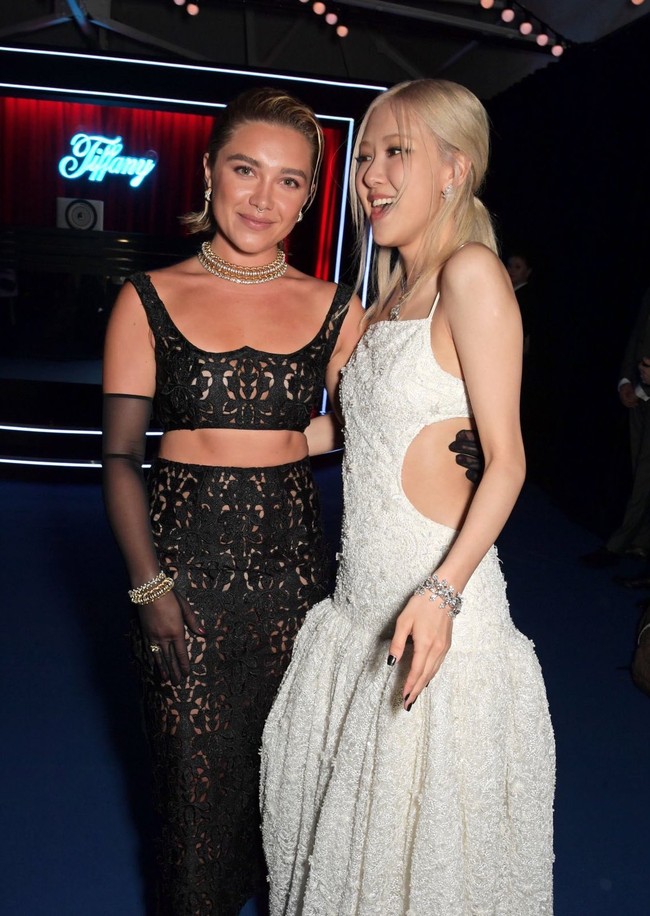 Viral Rose Curse, 7 Artis Putus Usai Foto Bareng ROSE, Terbaru Ariana ...