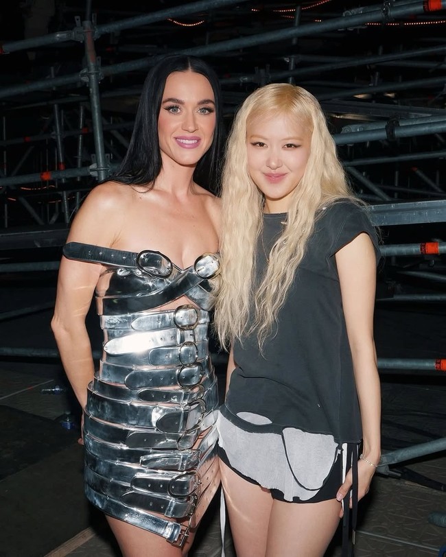 Viral Rose Curse, 7 Artis Putus Usai Foto Bareng ROSE, Terbaru Ariana ...