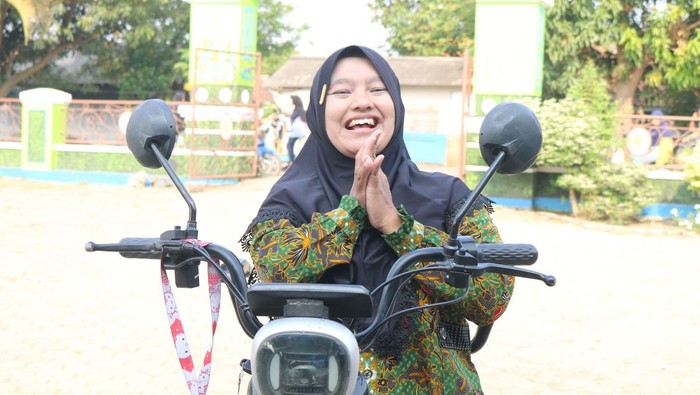 Kebahagiaan Titin, Guru Difabel Indramayu Usai Terima Apresiasi